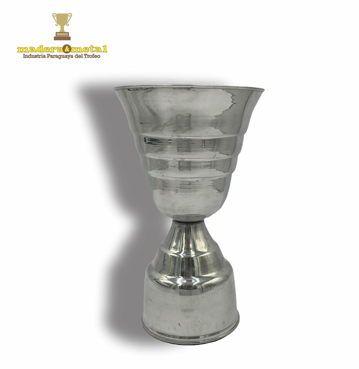 Madera y Metal. Copa de metal sin tapa M5.281